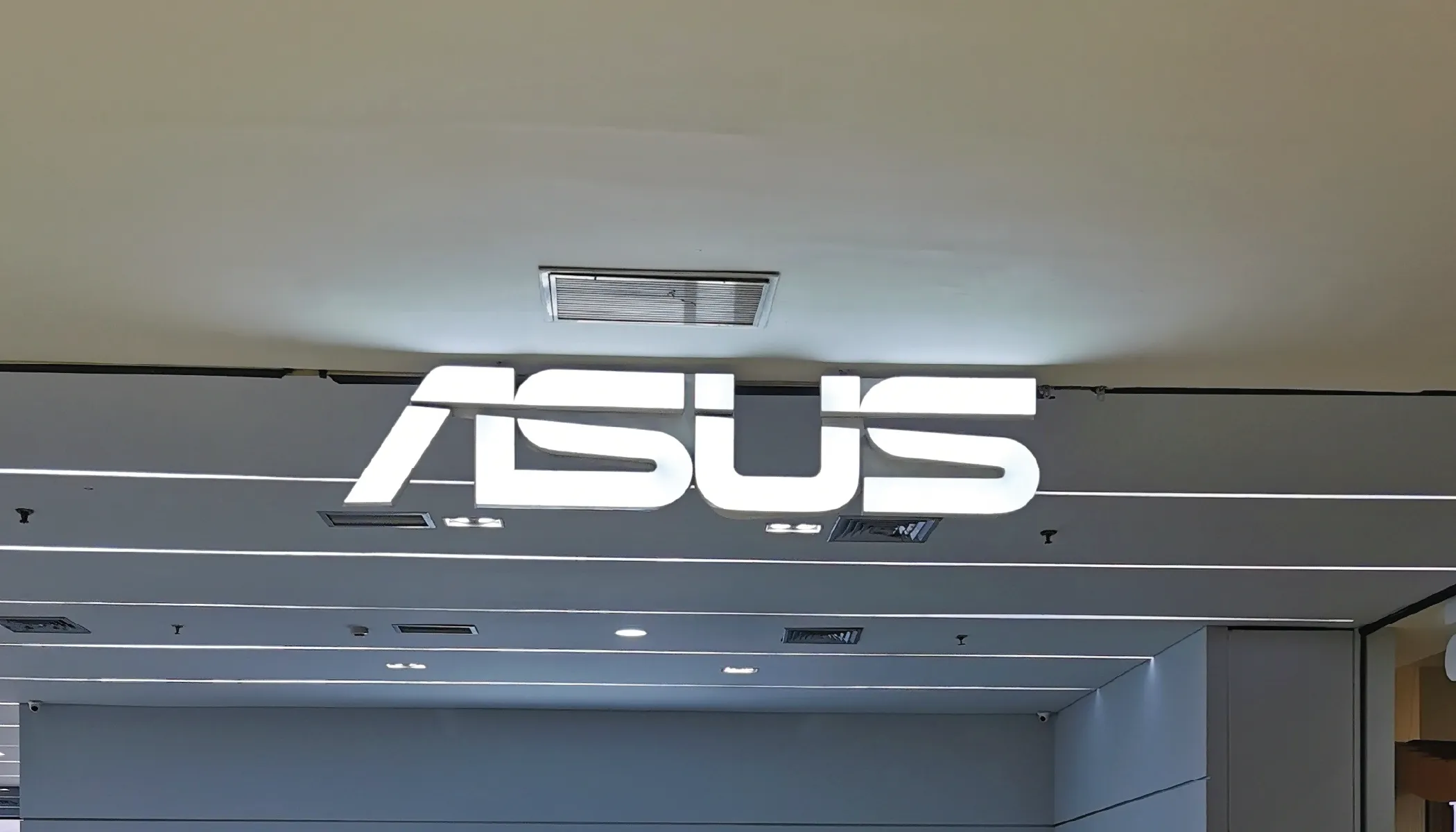 Asus Launches AI-Powered NUC 14 Pro AI Mini-PC